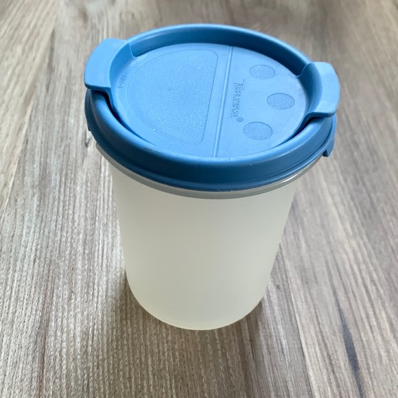 Tupperware | Kitchen | Vintage Tupperware 5 Z Stor N Shake Storage ...